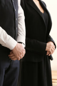 Startseite - Trauerkleid - Schwarze Kleidung für die Beerdigung